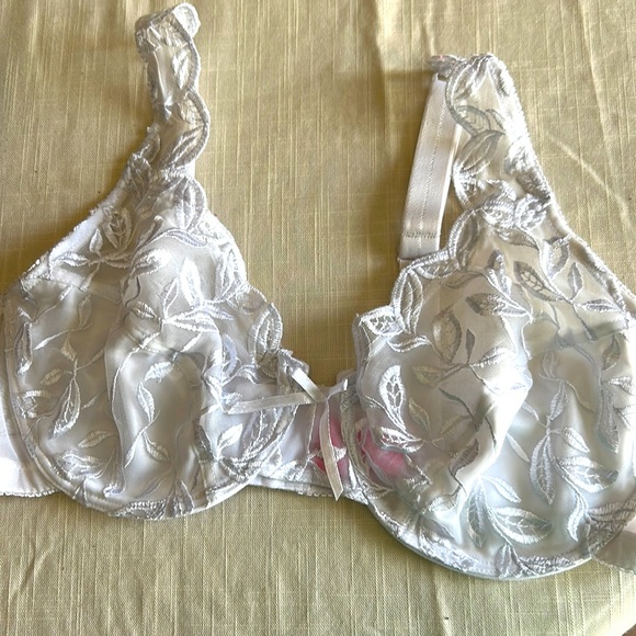 Intimates & Sleepwear | New White Lace Bra With Wires | Poshmark